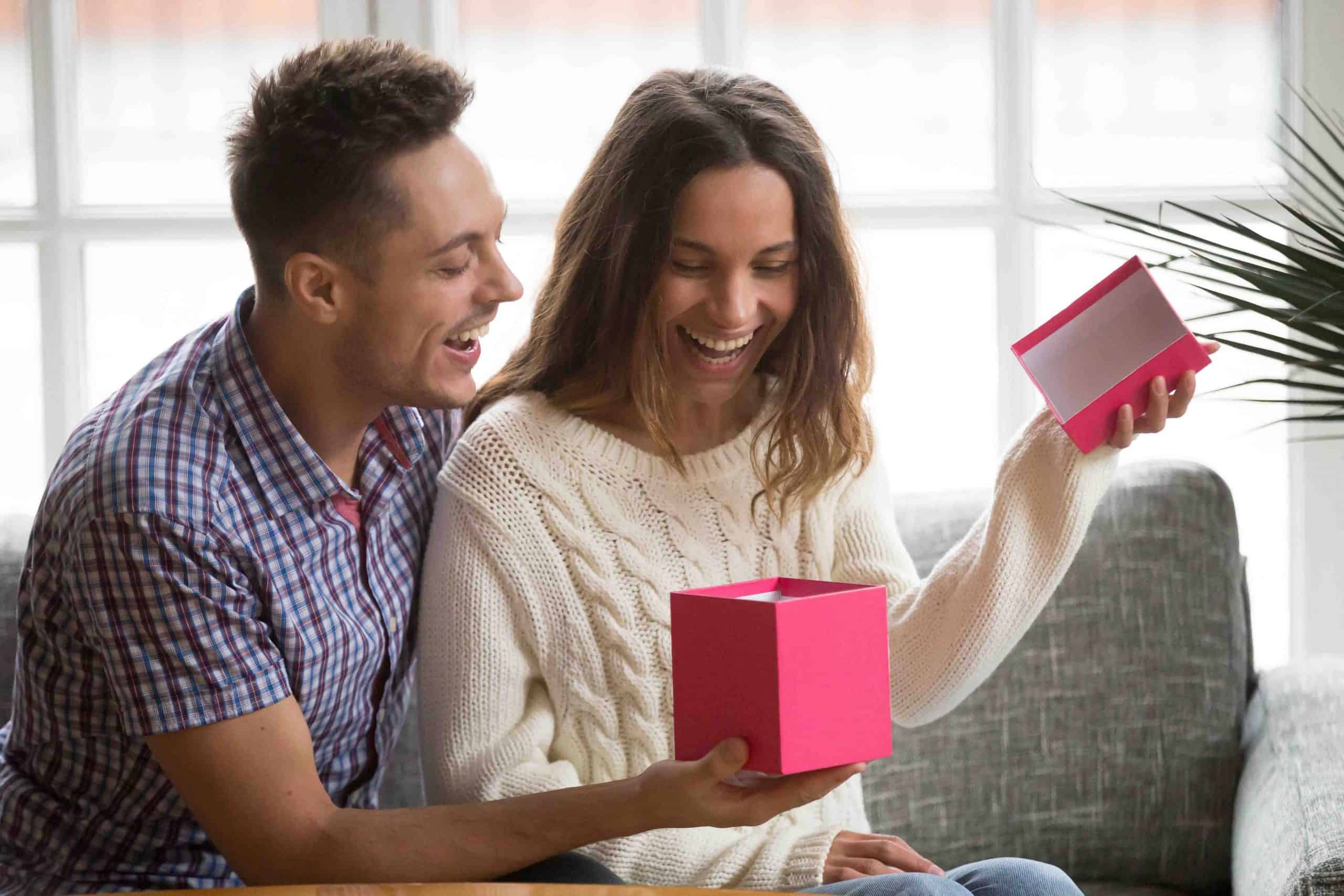 Great Gifts to Celebrate your Favorite Couples